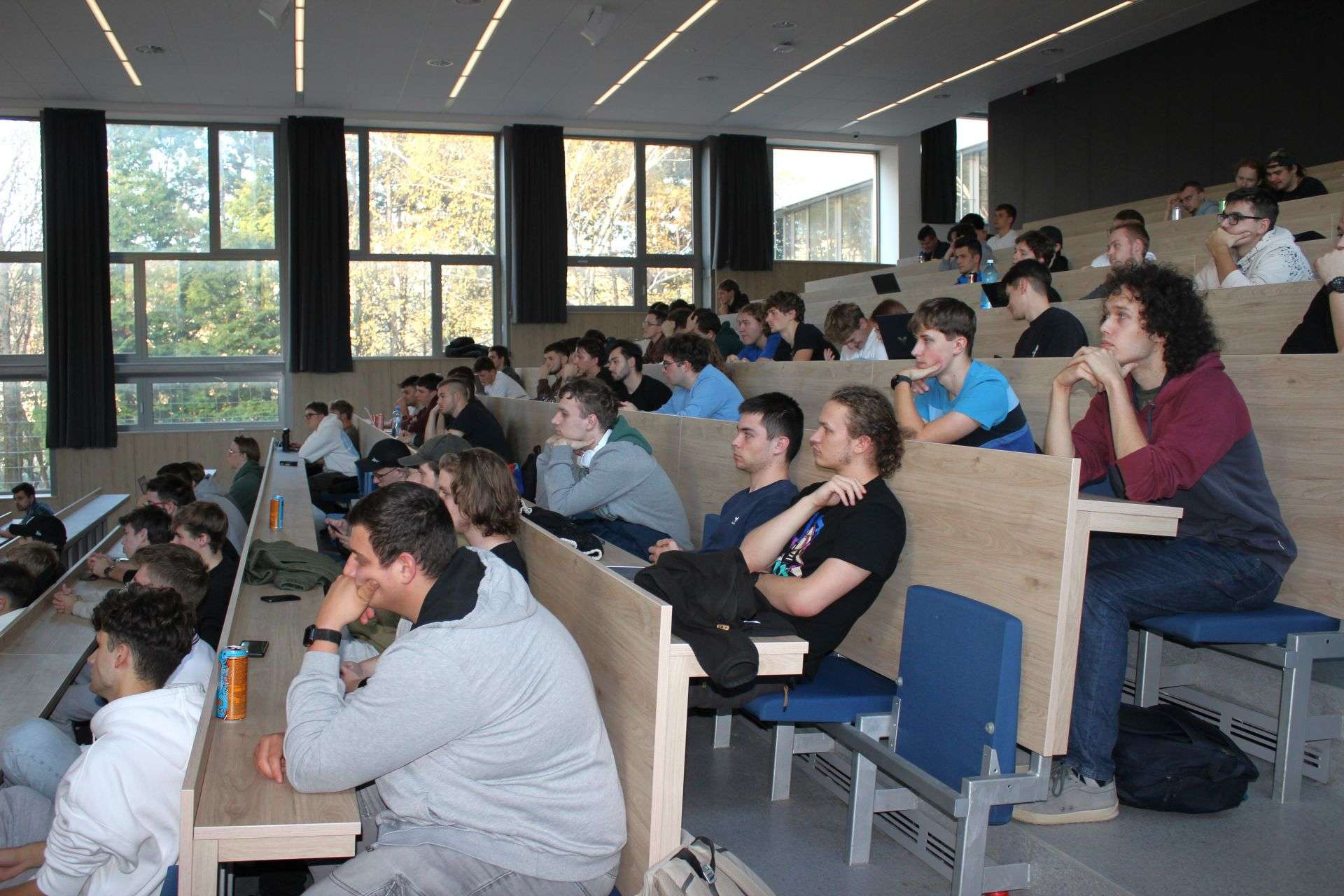 Na FEI STU sa diskutovalo o udržateľnej doprave | Fakulta elektrotechniky a informatiky STU v ...